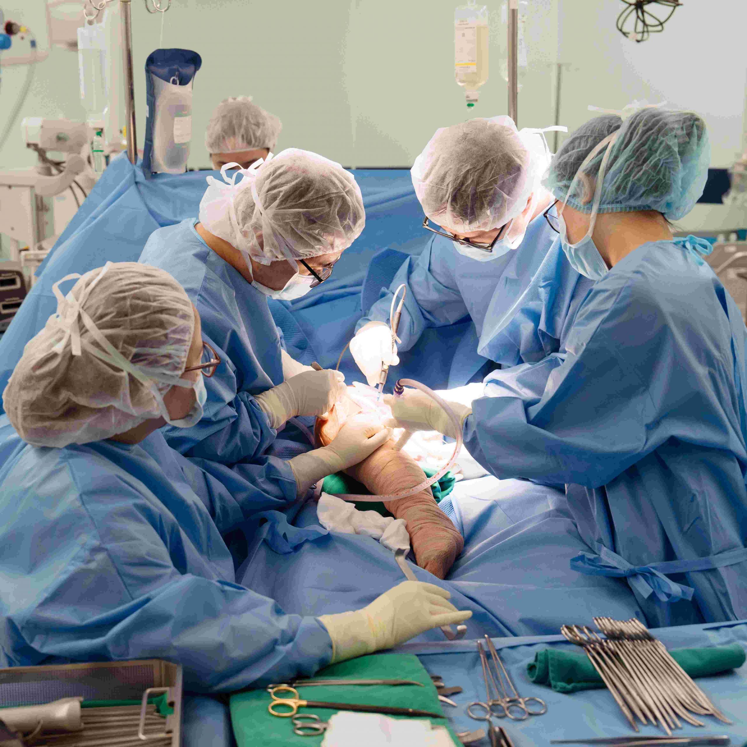 Vinmec performs its first total femoral replacement for world's ...