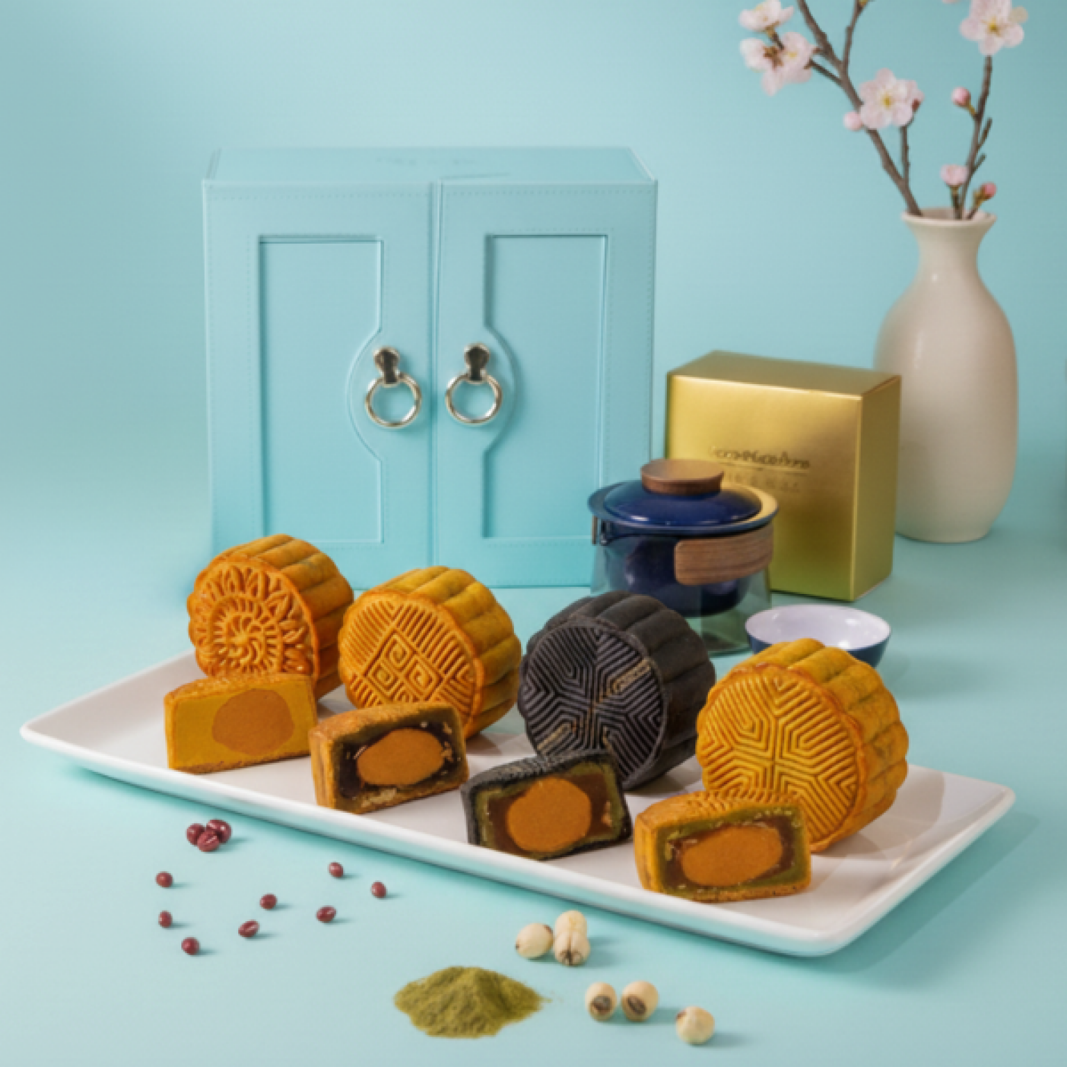 Bread Garden Unveils Sky-Blue Elegance: New Mooncake Collection Shines ...